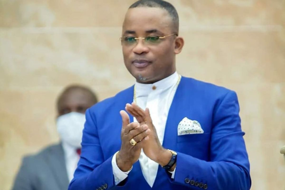 Himra vs Didi B ? L’Archevêque Guy Vincent Kodja tranche et prône l ...